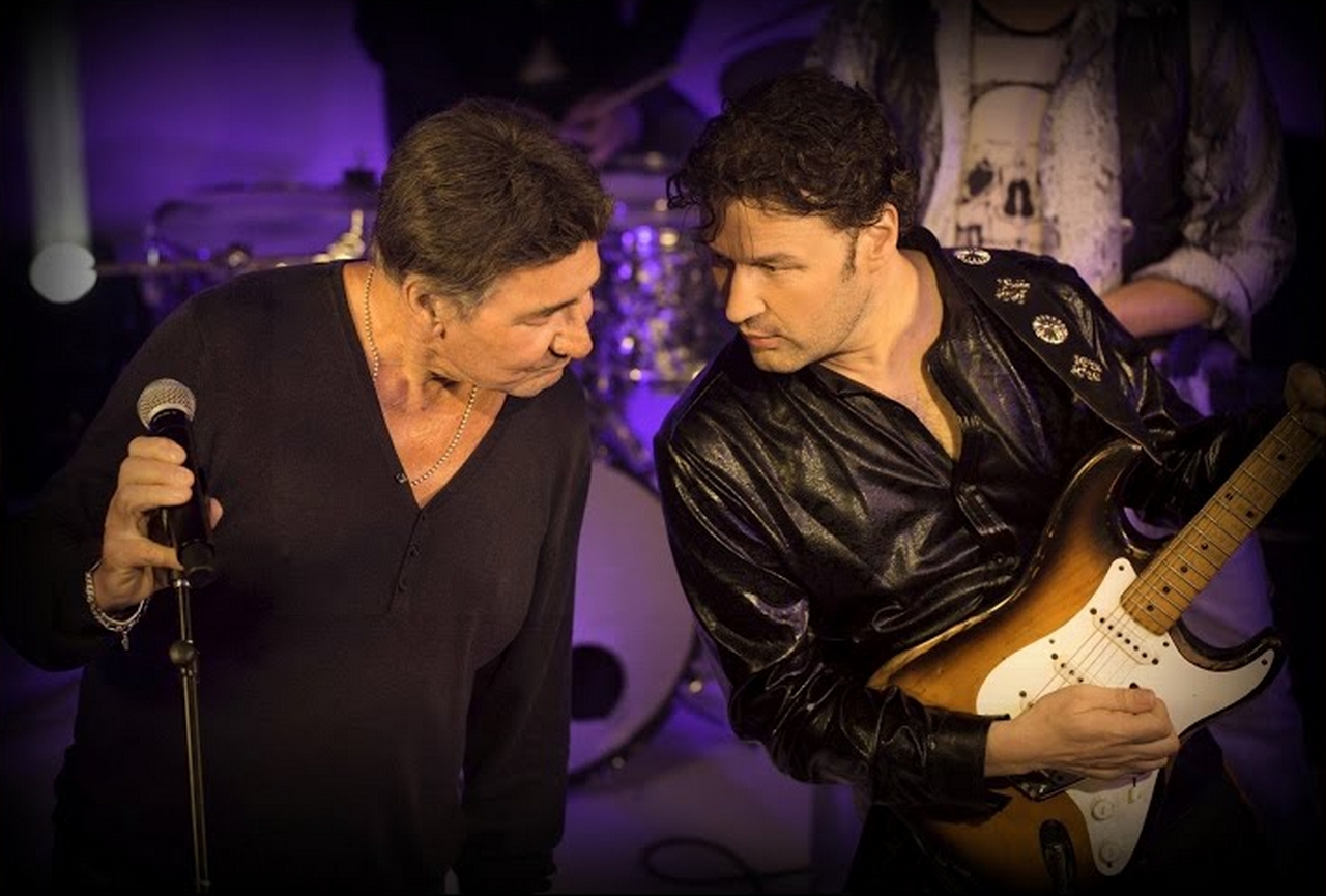 Pascal Danel reprend "Je m'en fous", en duo avec son fils Jean-Pierre Danel, pour l'album ...